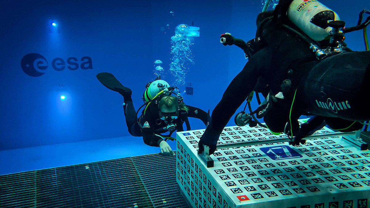 Virtual Reality from Würzburg: Astronaut Training under Water - Robotics